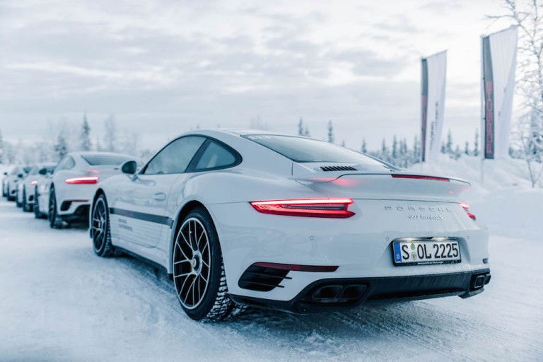 Porsche Ice Force: Mit 911 Turbo und Co. Vollgas im Schnee
