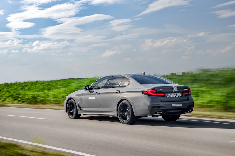 Erste Testfahrt im neuen BMW 545e xDrive (G30 LCI) - Autophorie.de